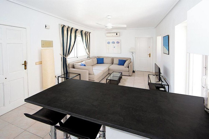 Superb Location With Great Outside Space - La Marina