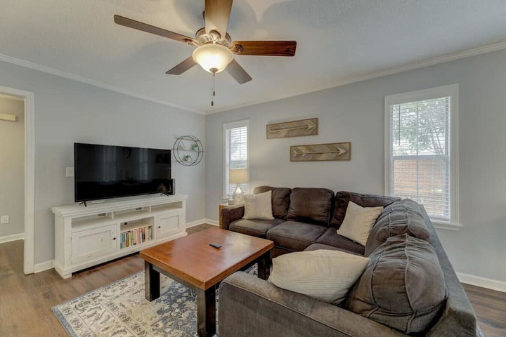 Walk Lex & Main St | Near Old Mill Brew Pub | 3br - Gilbert, SC