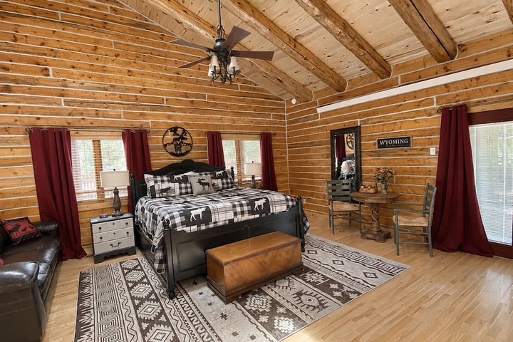 Rustic Luxury Lodge - Sleeps 10 - Wyoming