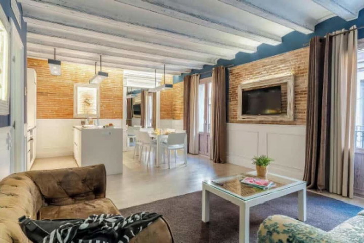 Sun-filled Mediterranean Apartment In The Gothic Quarter - La Barceloneta