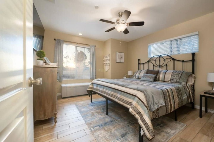 New Sunset Loft Guest House-old Folsom-kind Bed - Roseville, CA