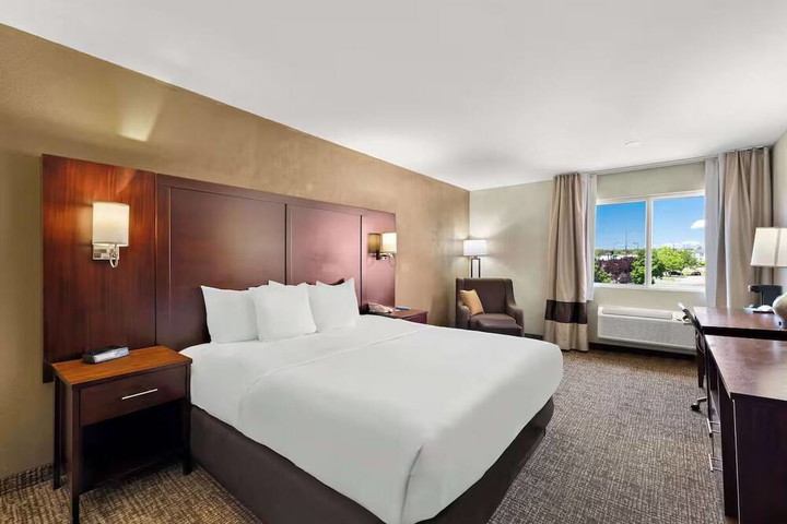 Road Trip Adventure Stop | Mountains Nearby & Pool Reset | Local Dining Nearby - Farmington, UT