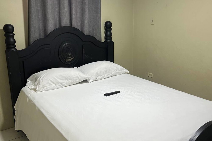 Lovely 6-bedroom Building With Ac In Peaceful Kingston - Kingston