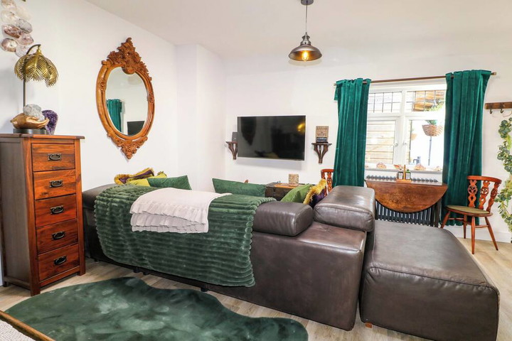 Shell Cottage, Romantic, Country Holiday Cottage In Bournemouth - Sandbanks
