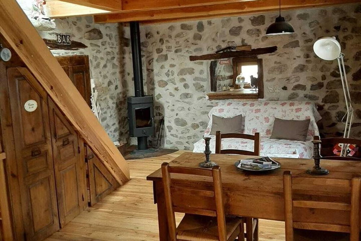 Maison à Louer Au Bord De La Rivière  Dans Un Petit Hameau Paisible - Haute-Loire