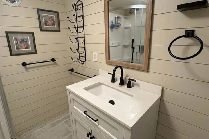 1 Bedroom Home With Central Ac And Stainless Appliances In Bradenton - Tampa Bay