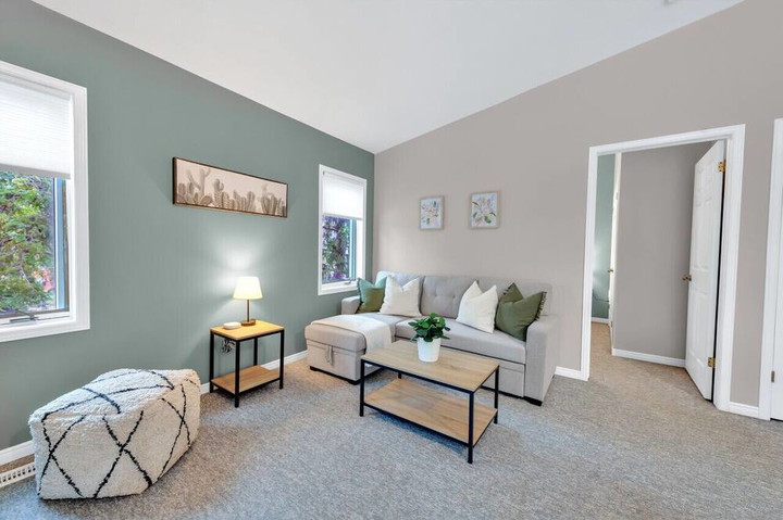 Cozy & Comfortable, Downtown, Parking | Tjsi - Burlington