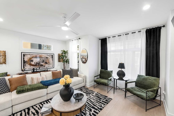 Downtown Raleigh Rooftop Retreat - Skyline Views - Raleigh, NC