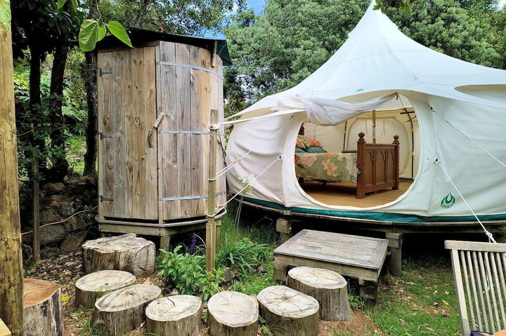Tranquil Pondside Glamping With Outdoor Kitchen Near Wildlife Haven In Waiheke Island, Nz - Waiheke Island