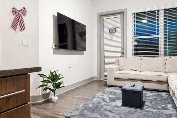 Stunning Lake Views | Dart Train | Gym & Pool - Irving, TX