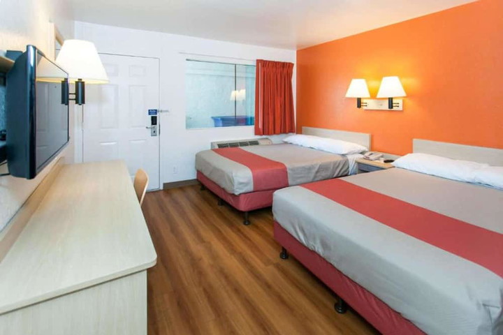 2 Full Beds | Micfridge - Pasadena, CA