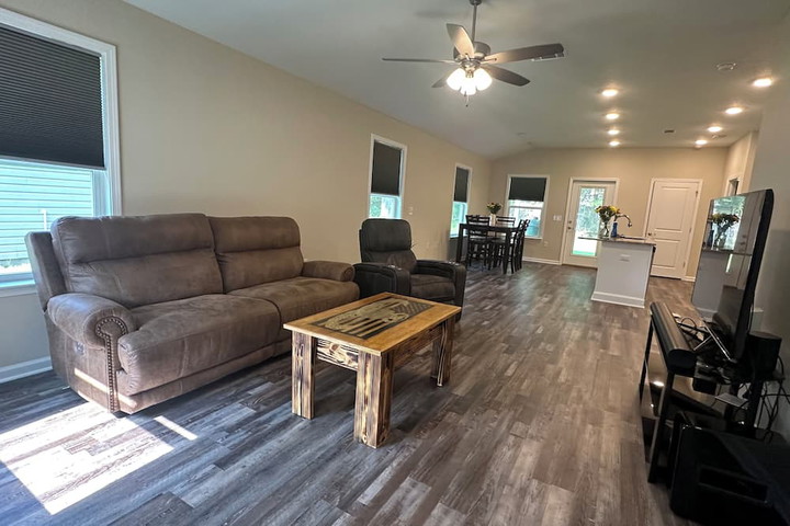 Charming 3-bedroom 2-bath New Build In The Heart Of Crestview - Crestview, FL