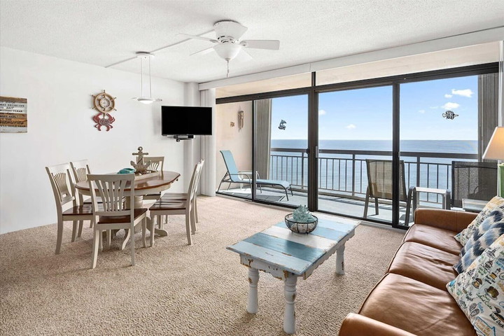 Spacious Upgraded Oceanfront Gem, Great Views, Sleeps 6, Flexible Check-in Days - Fenwick Island, DE