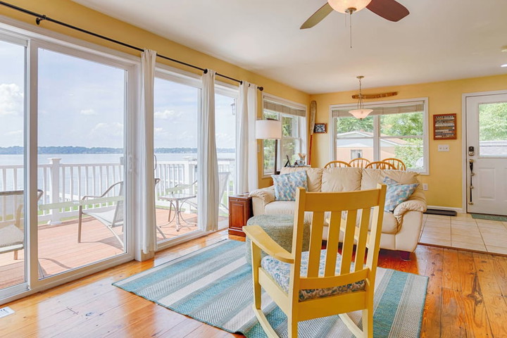 Lakeview Cottage: "Beautiful Sunset Views!" - Seneca Falls, NY