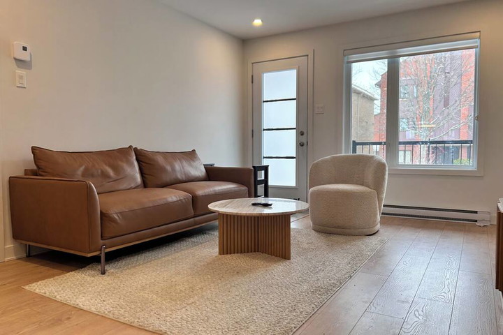 Modern Condo By Boisé Du Tremblay With Parking And Fitness Equipments - Longueuil