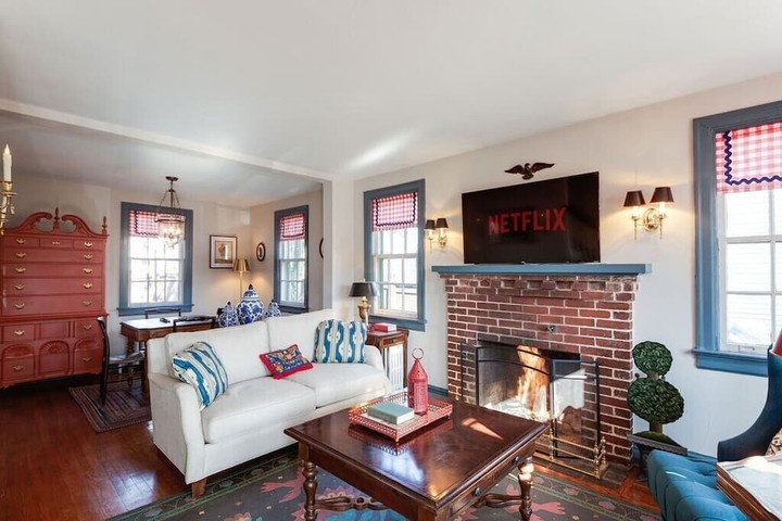 The Monroe - Free Parking + Backyard Retreat - Alexandria, VA