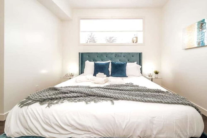 Chic Suite - Long Stays - King Bed - Fireplace &Wifi - Edmonton