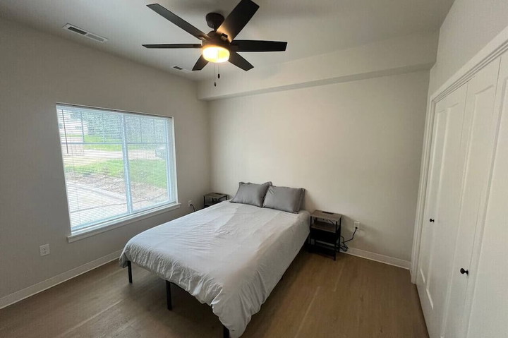 402 Spacious 3 Bedroom Townhouse - Iowa City, IA