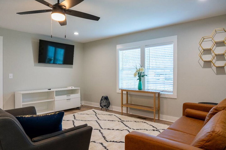 Modern Retreat W/ King Bed 3 Br Near Duke Dt - Hillsborough, NC