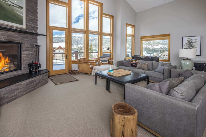 Stunning Ski-in/ski-out Mountain Chalet - Big Sky, MT