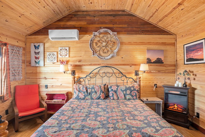 Dog-friendly - Private Hot Tub - Hill Country Views - Fredericksburg, TX
