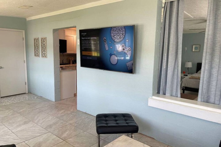 The Riverside Retreat - Your Coastal Getaway - Charlestown, IN