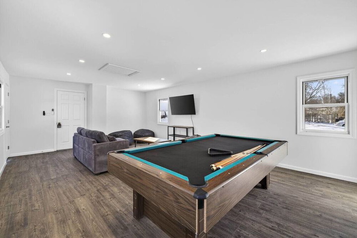 1st Floor Westbrook Anchor | 2 Queen Beds | Ev Charger | Near Beach - Essex, CT