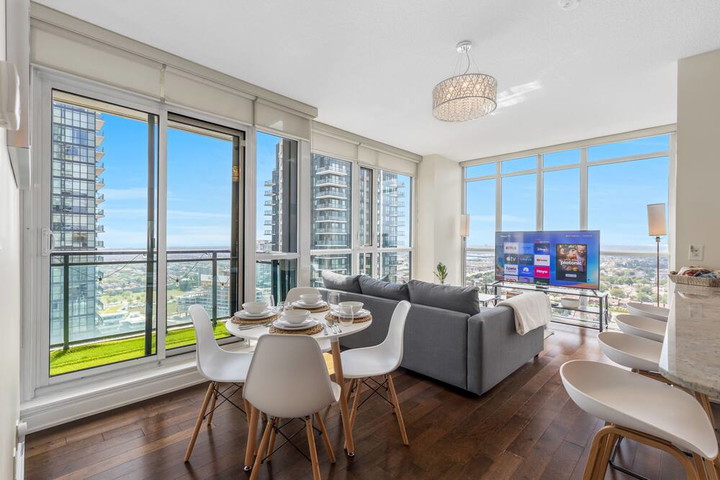 Luxury 2.5 Bedroom 2 Bathroom 1 Parking Spot Near Sq1 Condo Breathtaking Views! - Toronto, ON