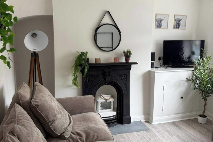 Cottage - Sleeps 4 - Pets Ok - Garden - Parking - Knutsford