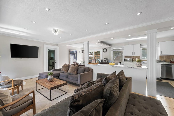6 Beds Resort Vibes| Hot Tub + Dry Sauna | Big Family Home | Sleep 15 - Ontario