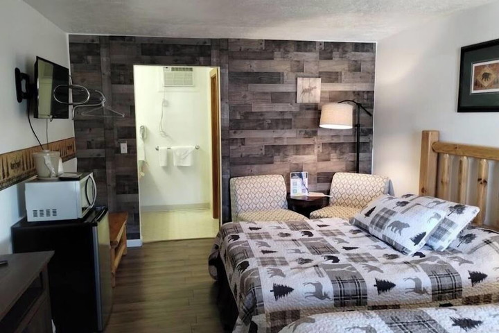 Room: Explore Ohiopyle - Trails, Rafting, Fallingwater - Ohiopyle, PA