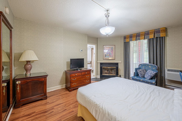 Lovely Room With Balcony 26 - Saint-Sauveur