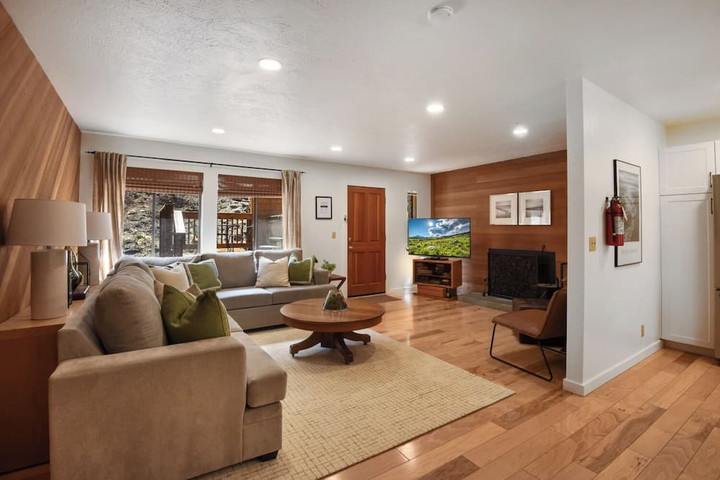 Idlewood Cabin - Newly Remodeled - Tahoe City, CA