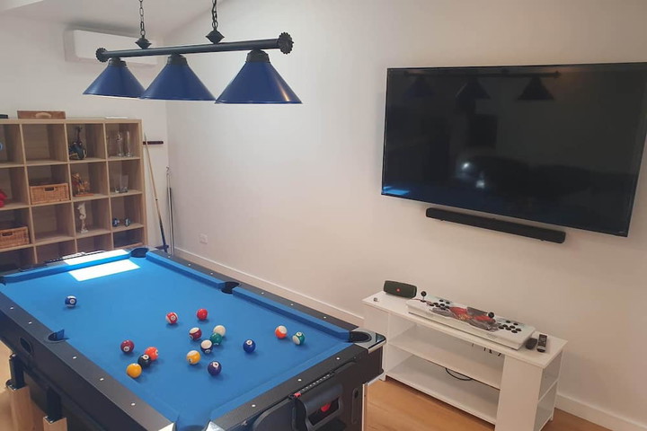Gonetothebeach - Beach, Spa, Pool Table, Pets, Boards, Rods, Bikes.   Awesome. - The Entrance