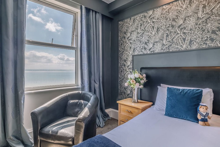 Relaxing Getaway With Tranquil Atmosphere - Breakfast, Parking & Beach Access - Southend-on-Sea