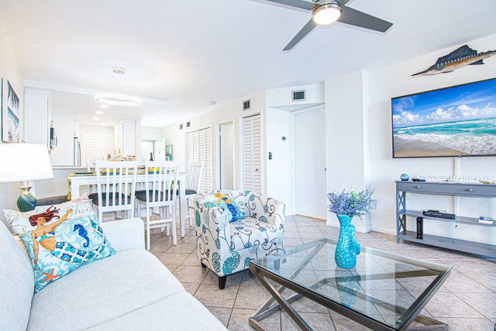 Luxury 2/2 Resort Condo W Lake View Close To Beach In Resort Setting - Jupiter, FL
