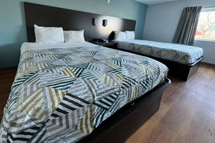 2 Queen Beds | Smoking, Mini Fridge - Syracuse, NY