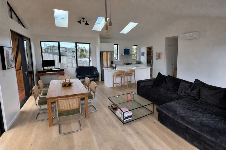 New Bach 10 Minutes Walk From Langs Beach With 3 Bdrm + 2 Bathrooms - Mangawhai
