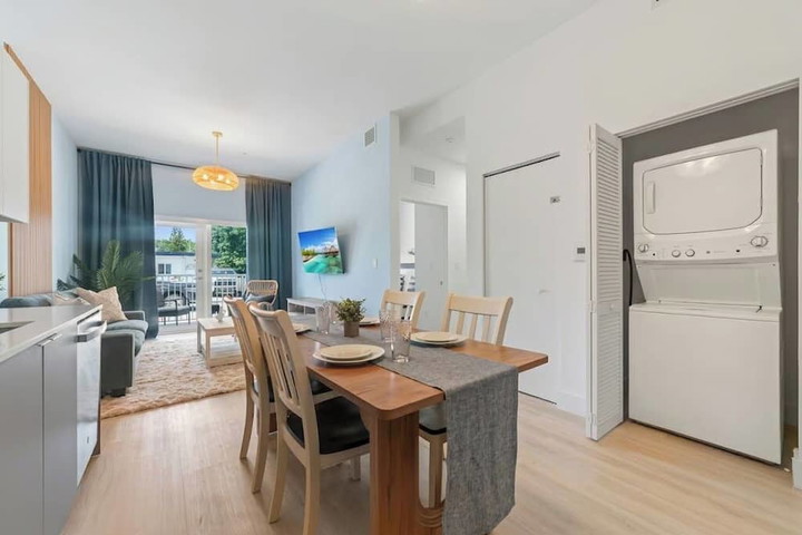 2bd - Beach Retreat - Parking  Central Location - Miramar, FL