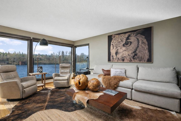 Magnificent Home On Banks Of The Willamette River, Hot Tub, Fire-pit, Cornhole, 9 Miles To Downtown - West Linn, OR