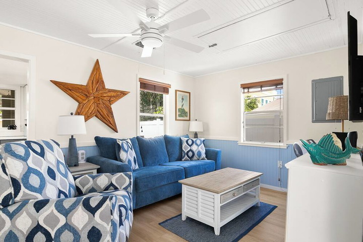 Tortuga Cottage · 1915 · Pool · Pet-friendly - Anna Maria Island, FL