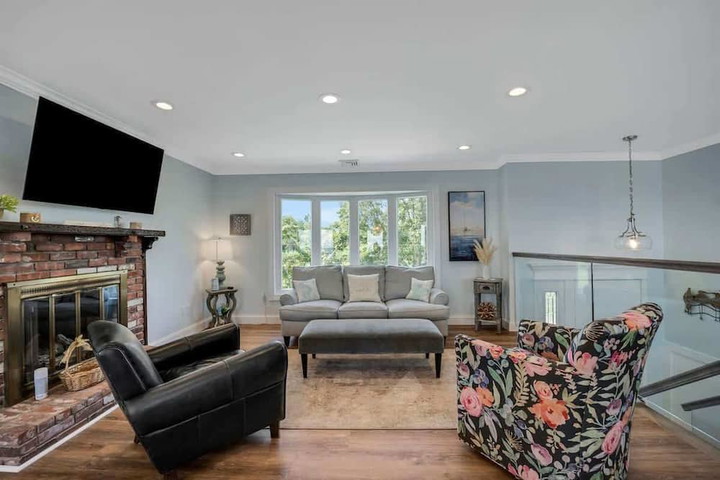 Oceanfront Couples Retreat - Pvt Beach + Firepit - New Haven, CT
