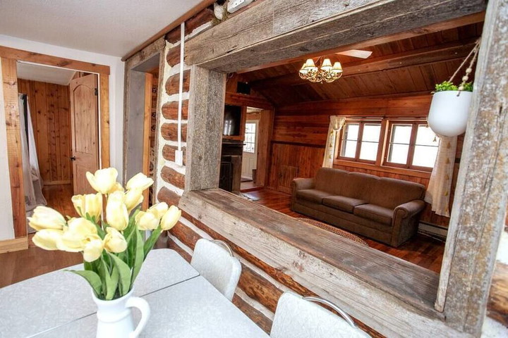 Charming Log Cabinfirepitgreat Deck With Grill -