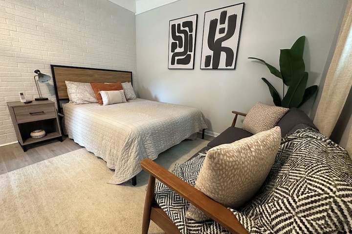 Modern And Spacious Studio Retreat - Raleigh, NC