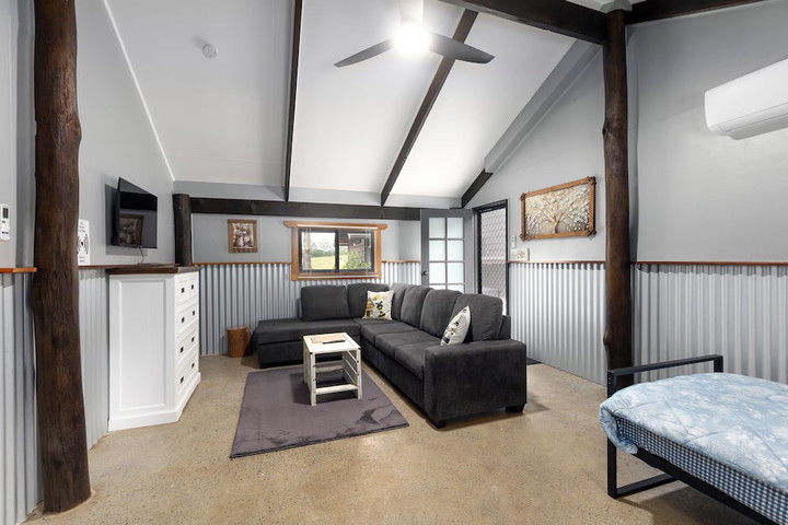 Peaceful 4 Acre Retreat, Entire Property &  3 Dwellings. Perfect For Families - Urunga