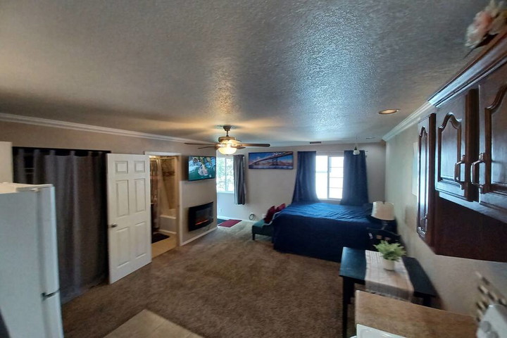 Spacious & Modern Studio In The Heart Of Roseville - Rocklin, CA