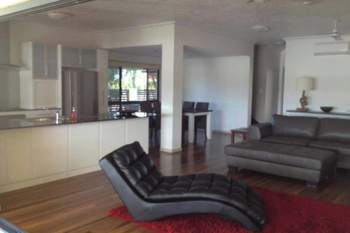 Waterfront Townhouse At Marina Entrance ! - Cardwell
