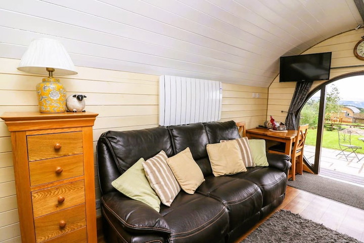 Mountain View Pod - Glamping Pod Sleeping 2 Guests, Pet Friendly - Rhayader