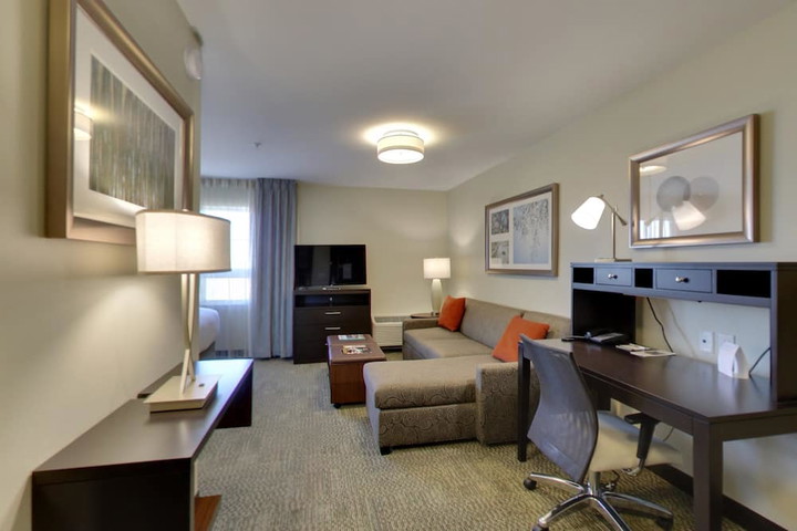 Pool With Slide. Great For Business Travelers! - Madison, WI