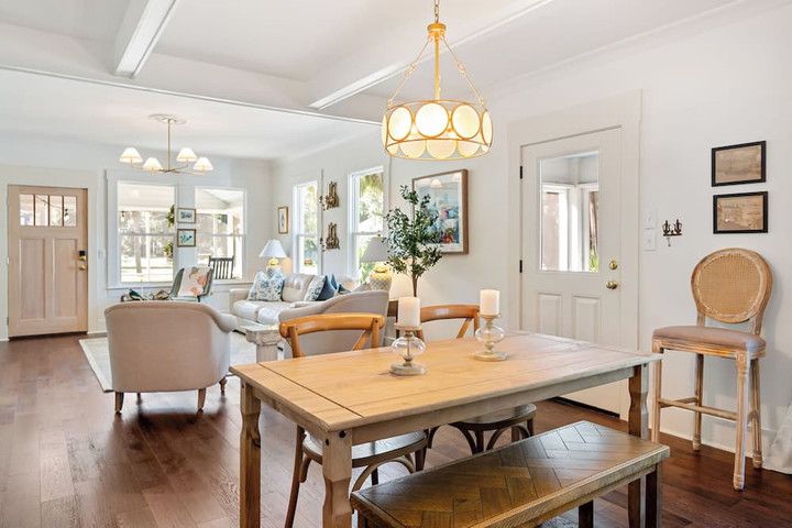 Beautifully Restored Cottage Downtown Historic Brunswick Close To Golf + Beaches - Brunswick, GA